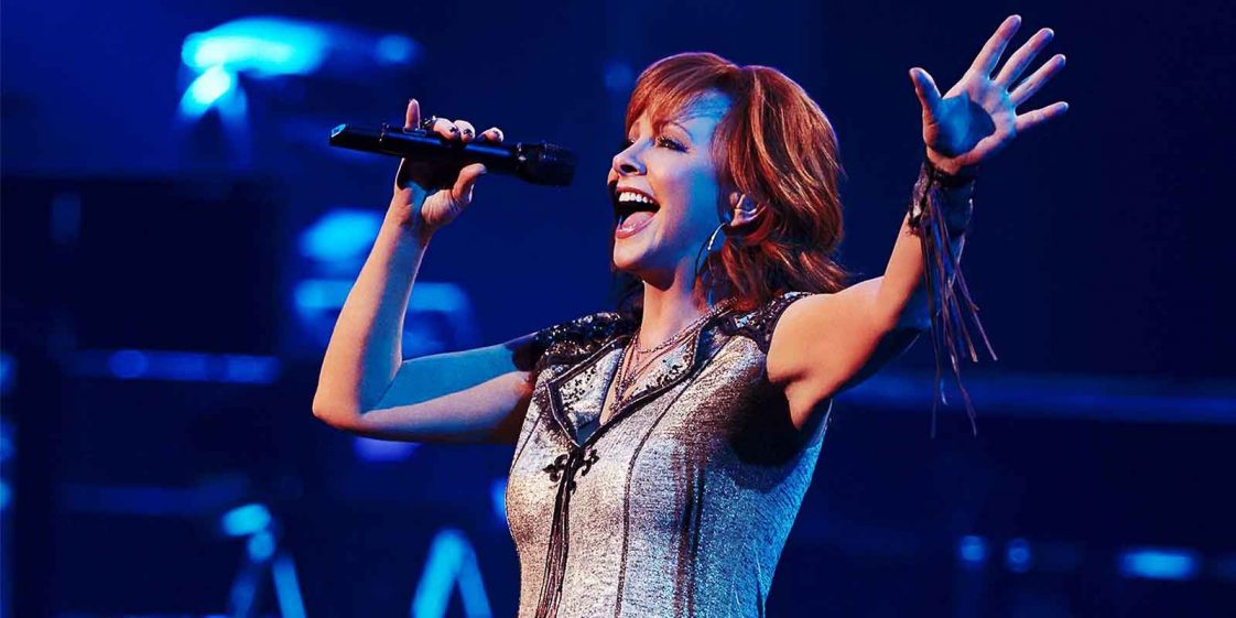 Reba Absolutely Stunning At Treasure Island