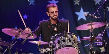 26 Oldest Musicians (Still Alive in 2023)