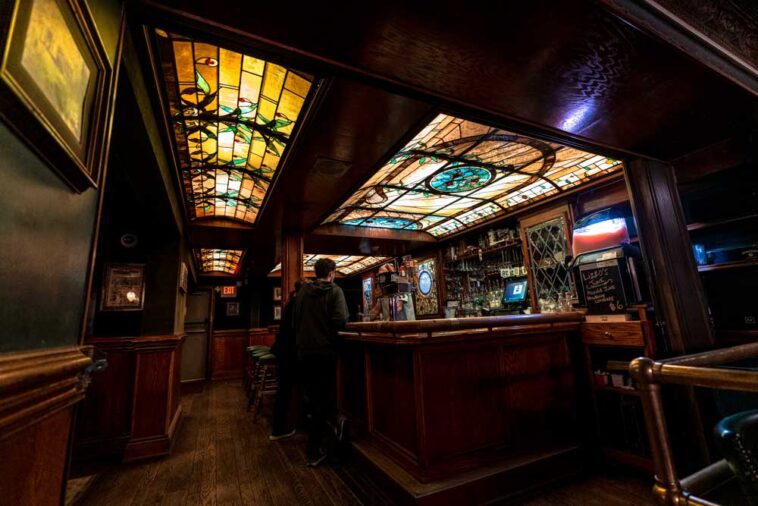 Mortimer's Rebuilds A Neighborhood Music Scene