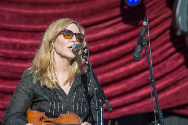 The Best 20 Female Country Singers of All Time: Who Made the List?