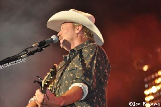 Alan Jackson Biography: His Struggles with Illness and More