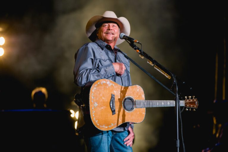 The 17 Best Male Country Singers of All Time: A Definitive List
