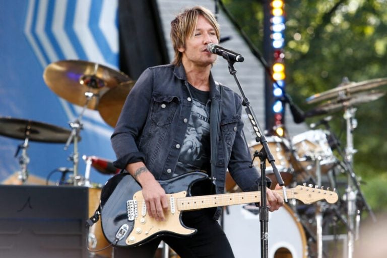 19 Famous Singers Who Had Vocal Surgery