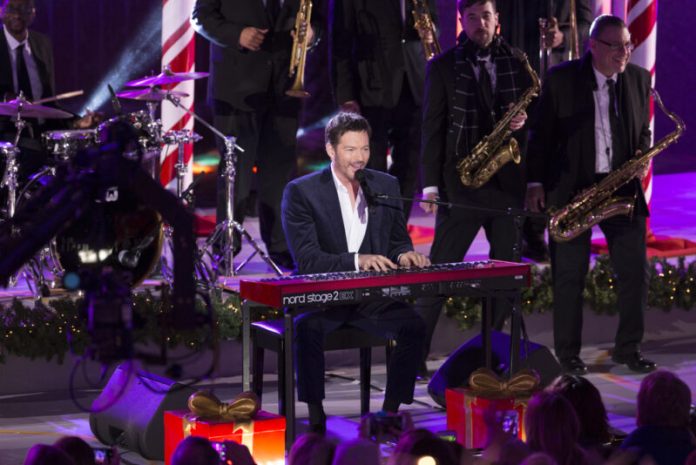 19 Famous Singers Who Are Catholic