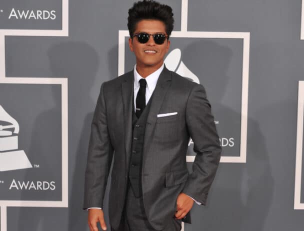 37 Famous Singers Who Are Shorter Than You Expected