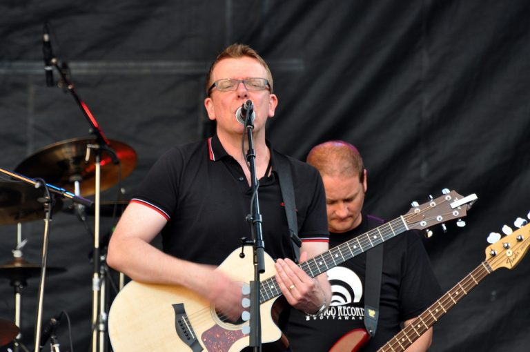 18 Best Sibling Bands