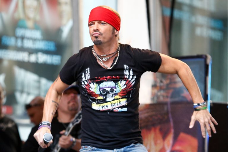 20 Singers Diagnosed with Cancer