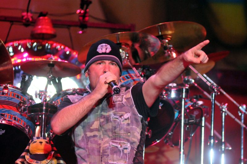 20 Singers Diagnosed with Cancer