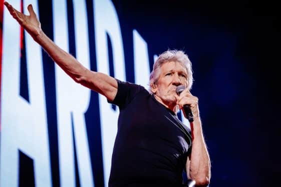 25 Oldest Singers (Still Alive in 2023)