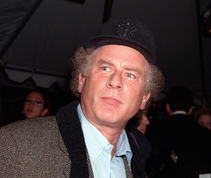 25 Oldest Singers (Still Alive in 2023)