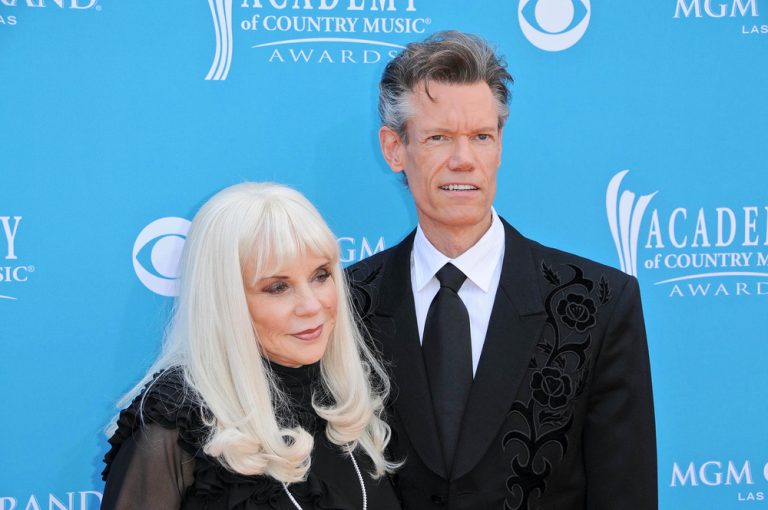 The 17 Best Male Country Singers of All Time: A Definitive List