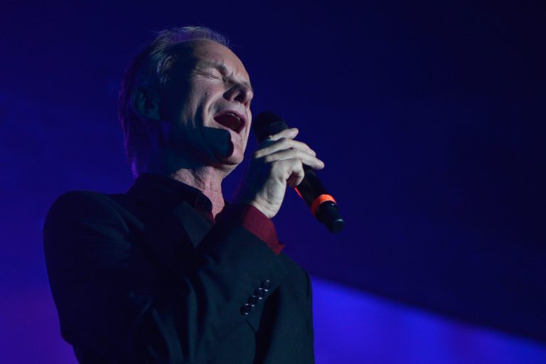 51 Best British Singers: The U.K.’s Most Prominent Vocalists