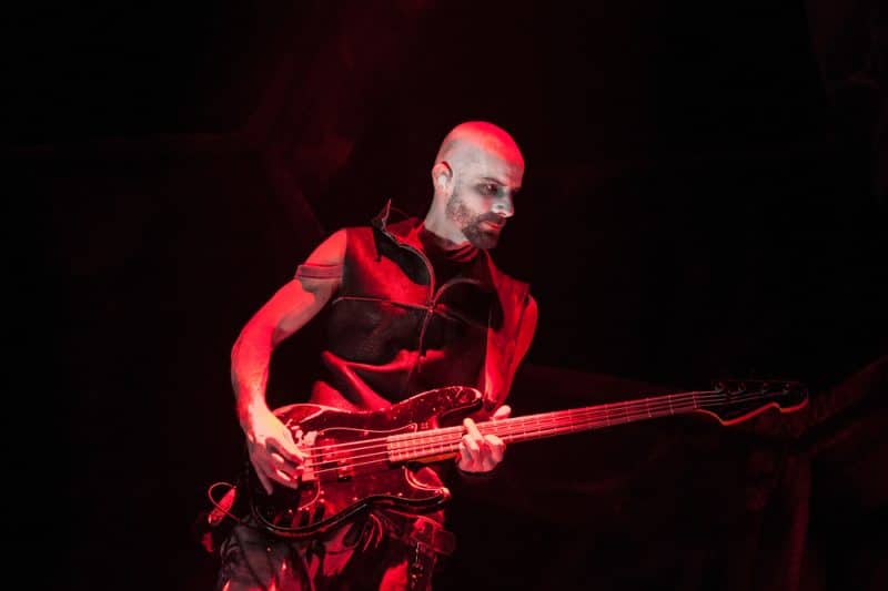 26 Musicians Who Are Taller Than You Expected