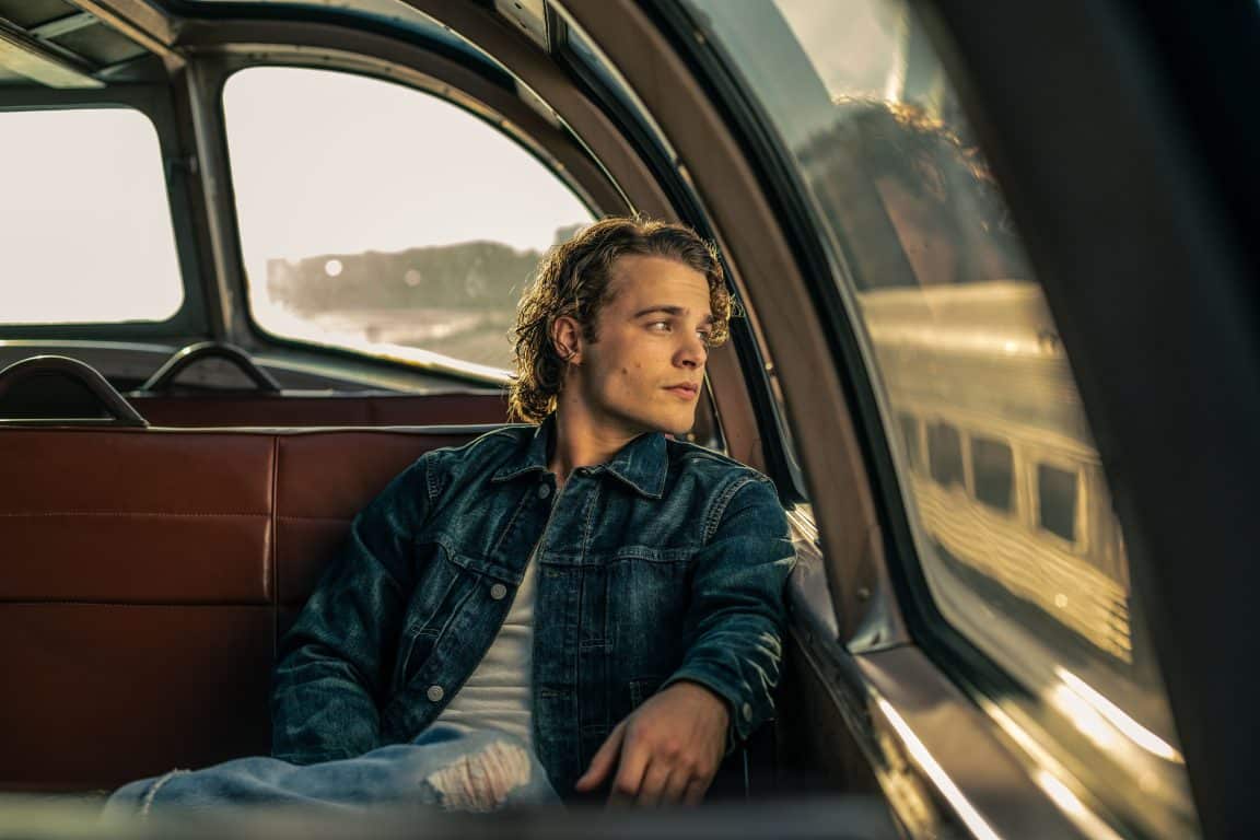 Rising Singer-Songwriter Max McNown on Night Diving, "A Lot More Free ...